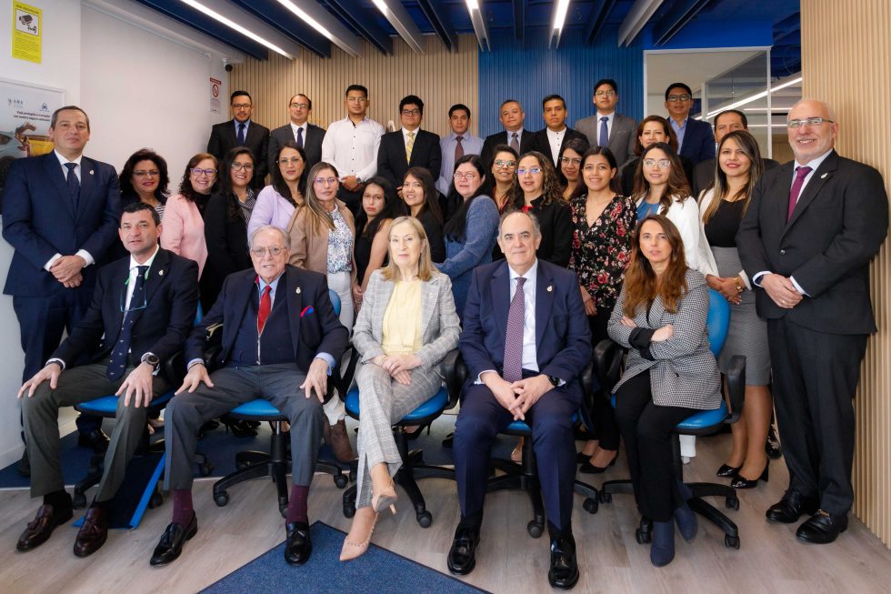 A.M.A. Grupo: 10 Años en Ecuador como Líder en Seguros para ...